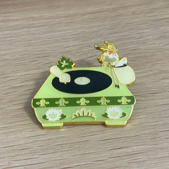 Loungefly | Accessories | New Princess And The Frog Record Player Pin ...